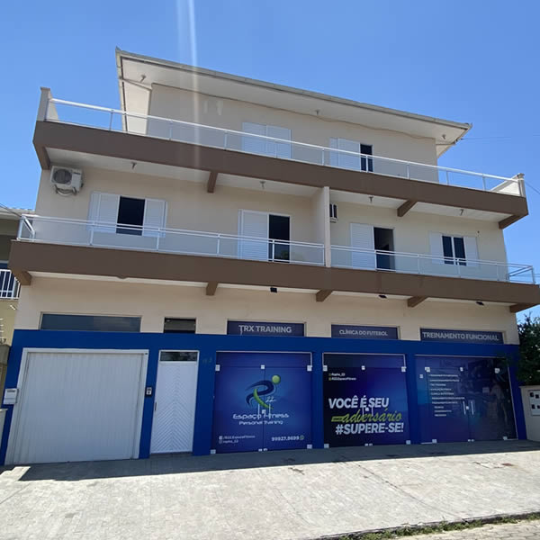 Prédio à Venda com 3 Apartamentos e Sala Comercial - Correta Imobiliária